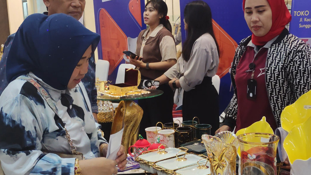 Dinas Pariwisata Kota Makassar Dukung Kreativitas Desainer Lokal ... Dinas Pariwisata Kota Makassar Dukung Kreativitas Desainer Lokal ...